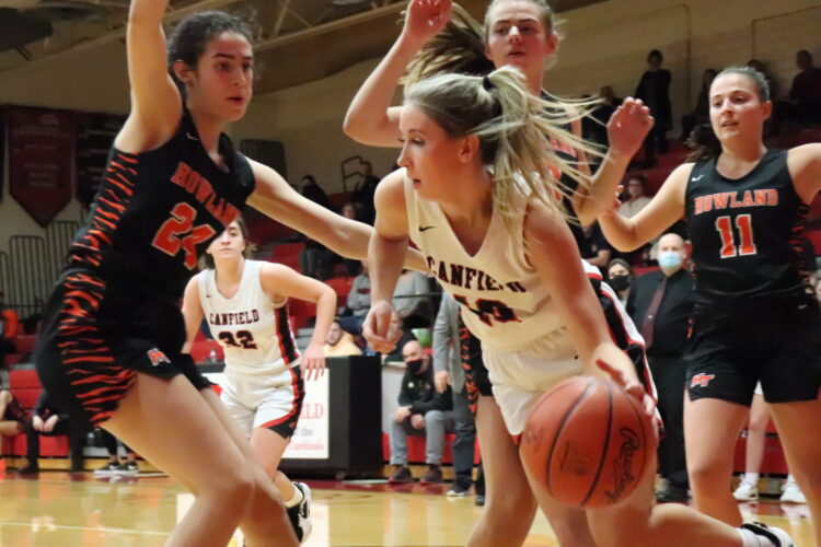 Canfield falls to Howland 40-38 in conference battle | News, Sports ...